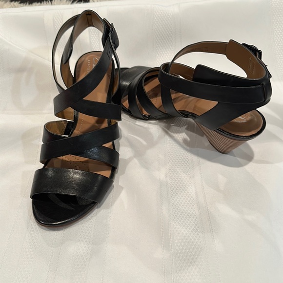 Clarks | Shoes | New Clarks Black Leather Strap Open Toed Small Wood ...